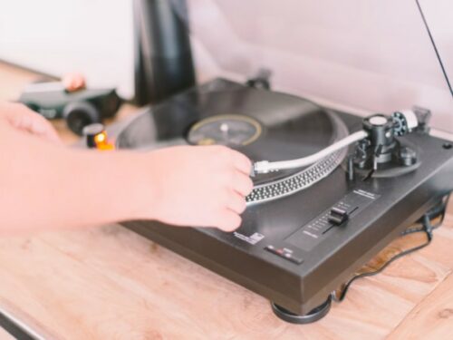 Guía para elegir el tocadiscos adecuado y adentrarte en el mundo del vinilo
