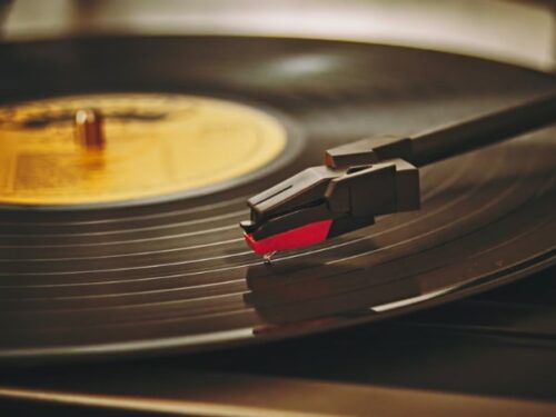 Guía para elegir el tocadiscos adecuado y adentrarte en el mundo del vinilo